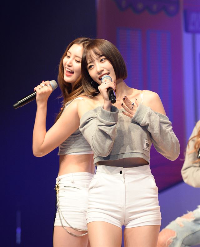 EXID 첫 정규앨범 'street'으로 돌아오다 | 한국일보