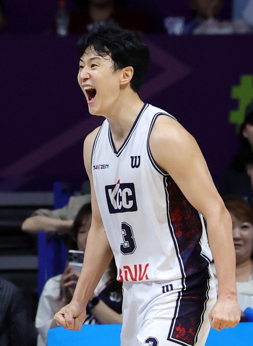 6위 KCC, 5위 소노와 챔프전 첫판 기선 제압-스포츠ㅣ한국일보