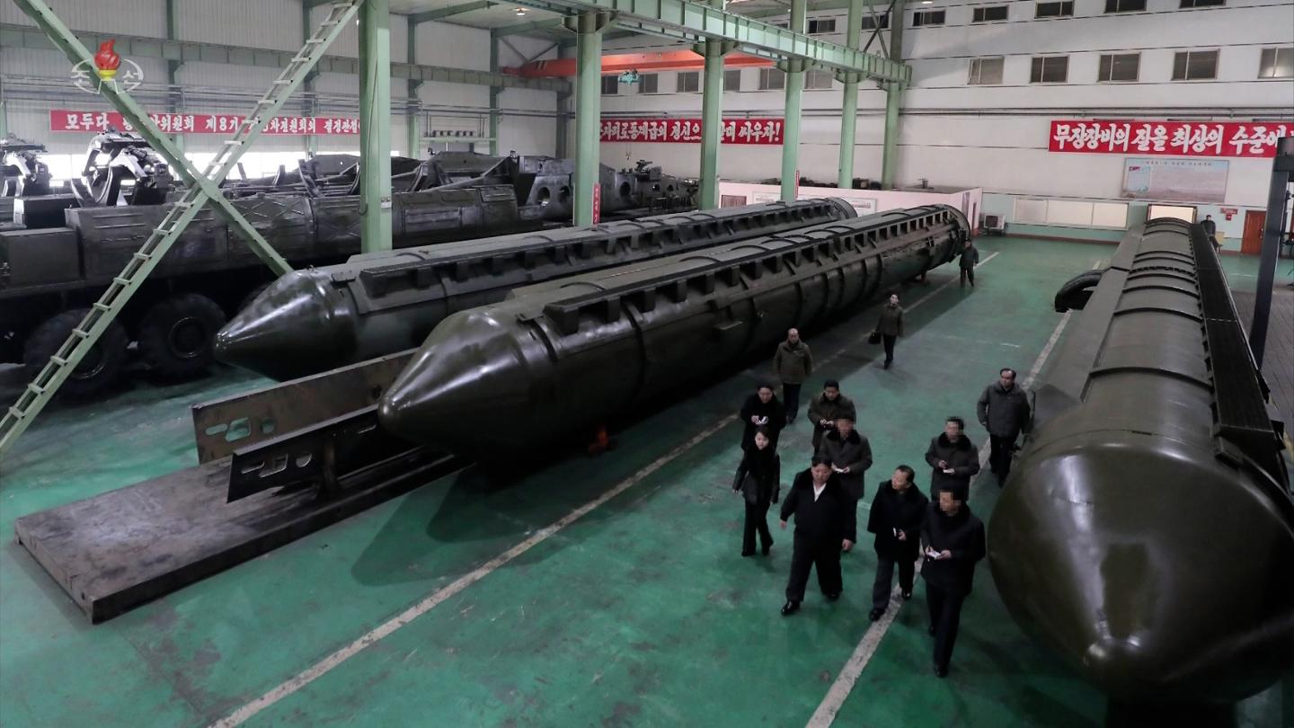 北 미사일, 동해상으로 86분간 비행…"신형 고체추진 ICBM인 듯" | 한국일보