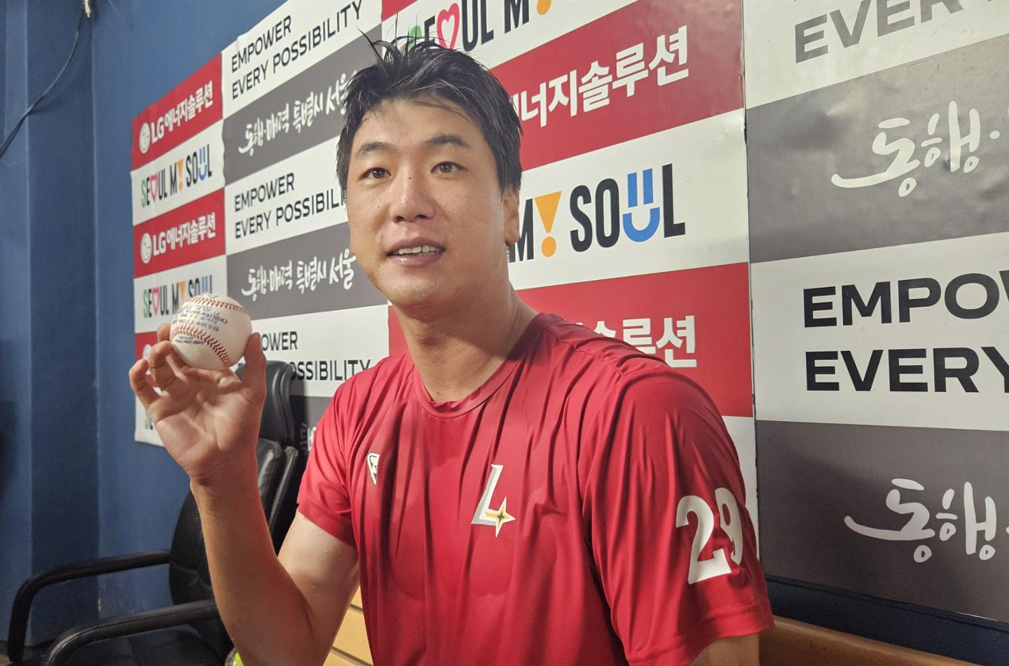 '2000K 달성' 김광현 "2000번째 잡는 순간 첫 삼진 떠올라 '울컥'... 죽을 때까지 기억에 남을 듯" | 한국일보