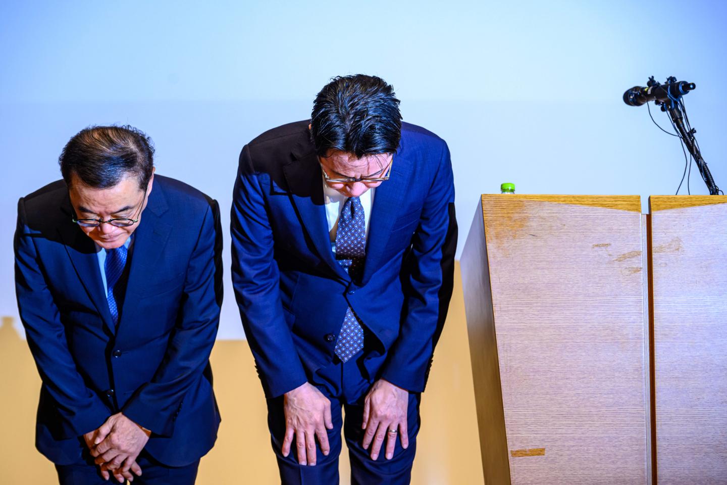 유사한 해킹인데... 과징금, SKT는 1300억인데 롯데카드는 50억? | 한국일보