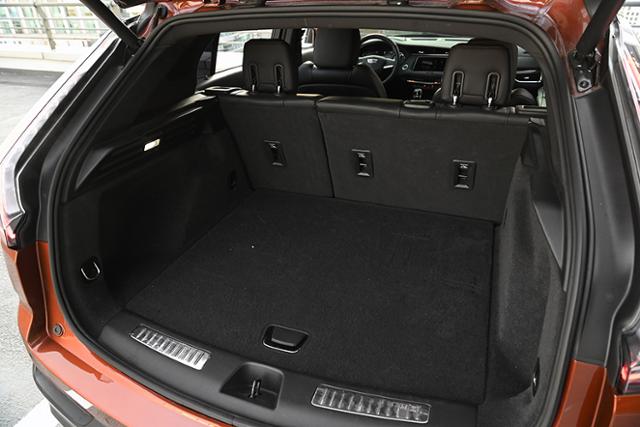 [시승기] 프리미엄 SUV의 미덕, 그리고 캐딜락의 DNA…캐딜락 XT4 스포츠