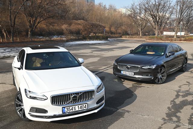 [비교 시승기] 북유럽의 플래그십 세단, 볼보 S90 B6 AWD & 리차지 PHEV